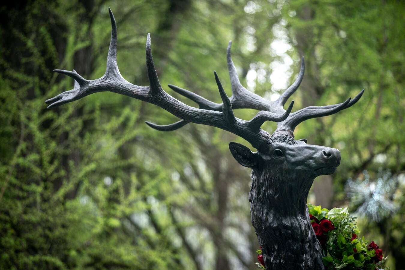 Portland’s famous elk statue, dinged by truck, to get repairs