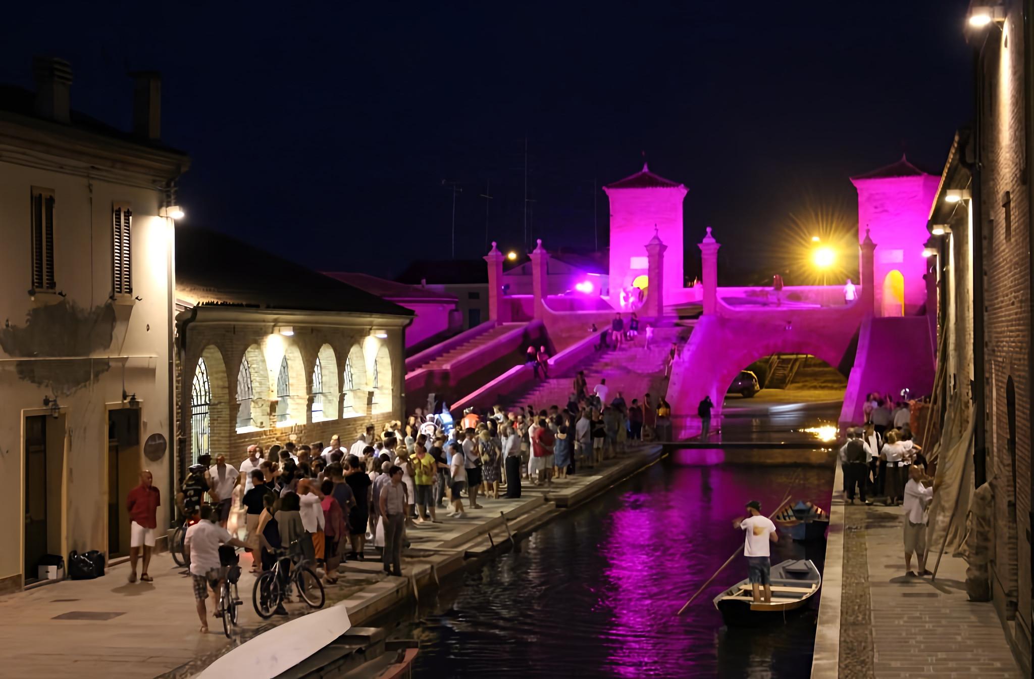 ’Notte Rosa’ tra note e street food. Dalle hit famose ai fuochi artificiali