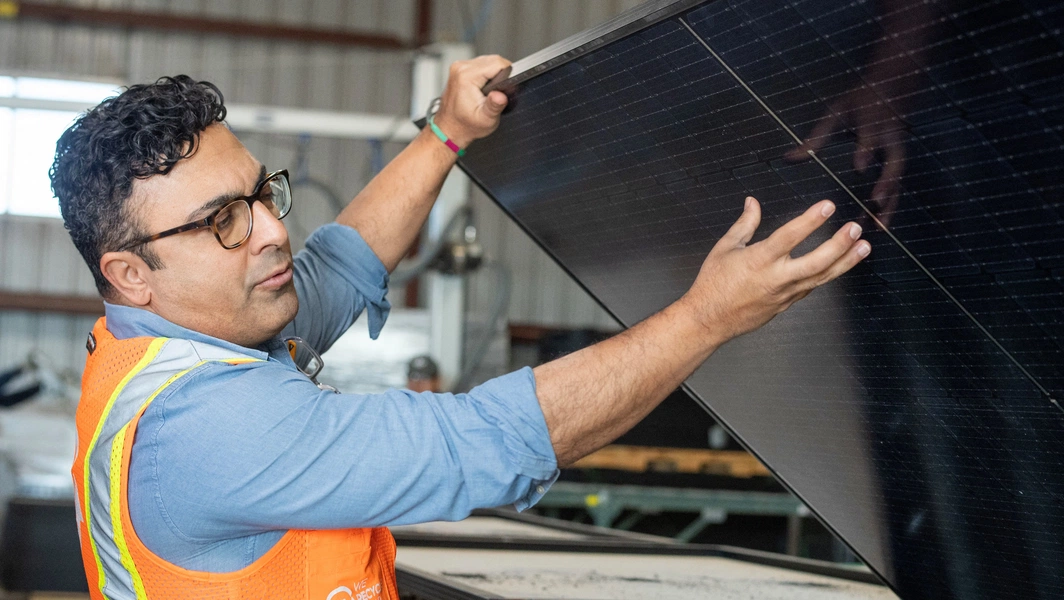 Recycling solar panel glass into new float glass
