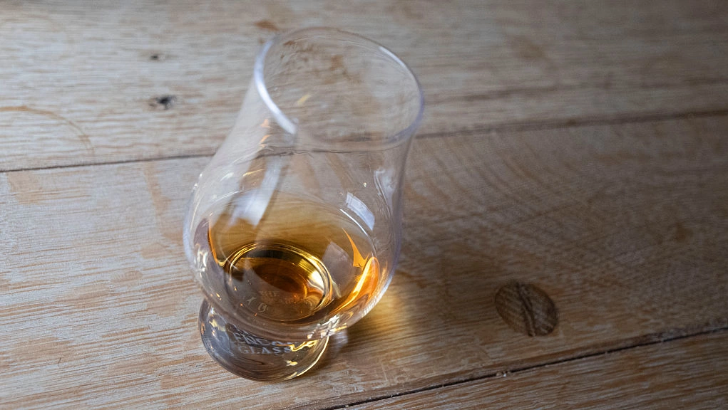 How glass shape influences whiskey aroma and flavor