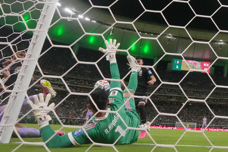 Raúl Rangel uses 'pure reaction' to make save that moves Mexico into ...