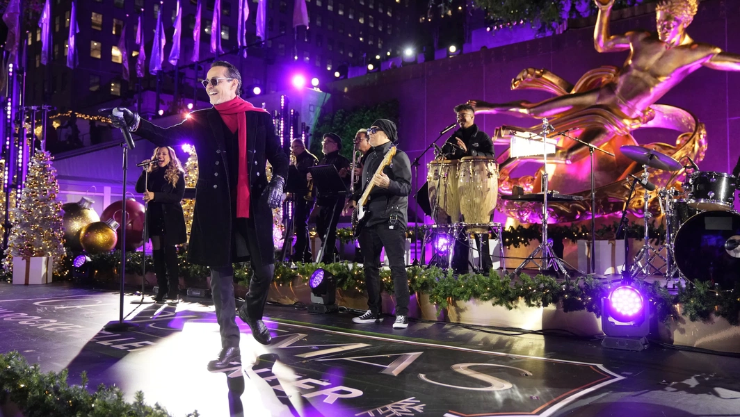 Marc Anthony performs at Obama Center after family milestone