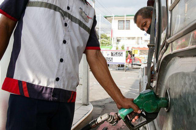 Diesel, kerosene prices seen going down by about P10 next week