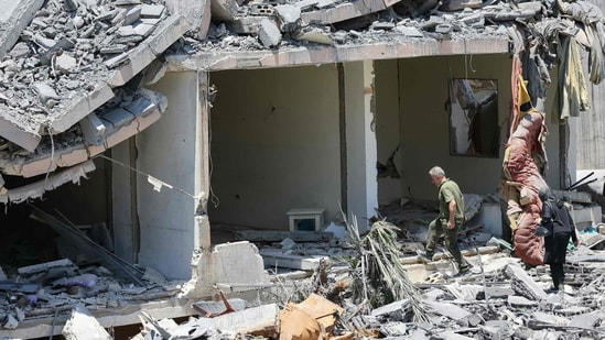 US Iran war LIVE: War peace deal back at risk after Israel strikes ...
