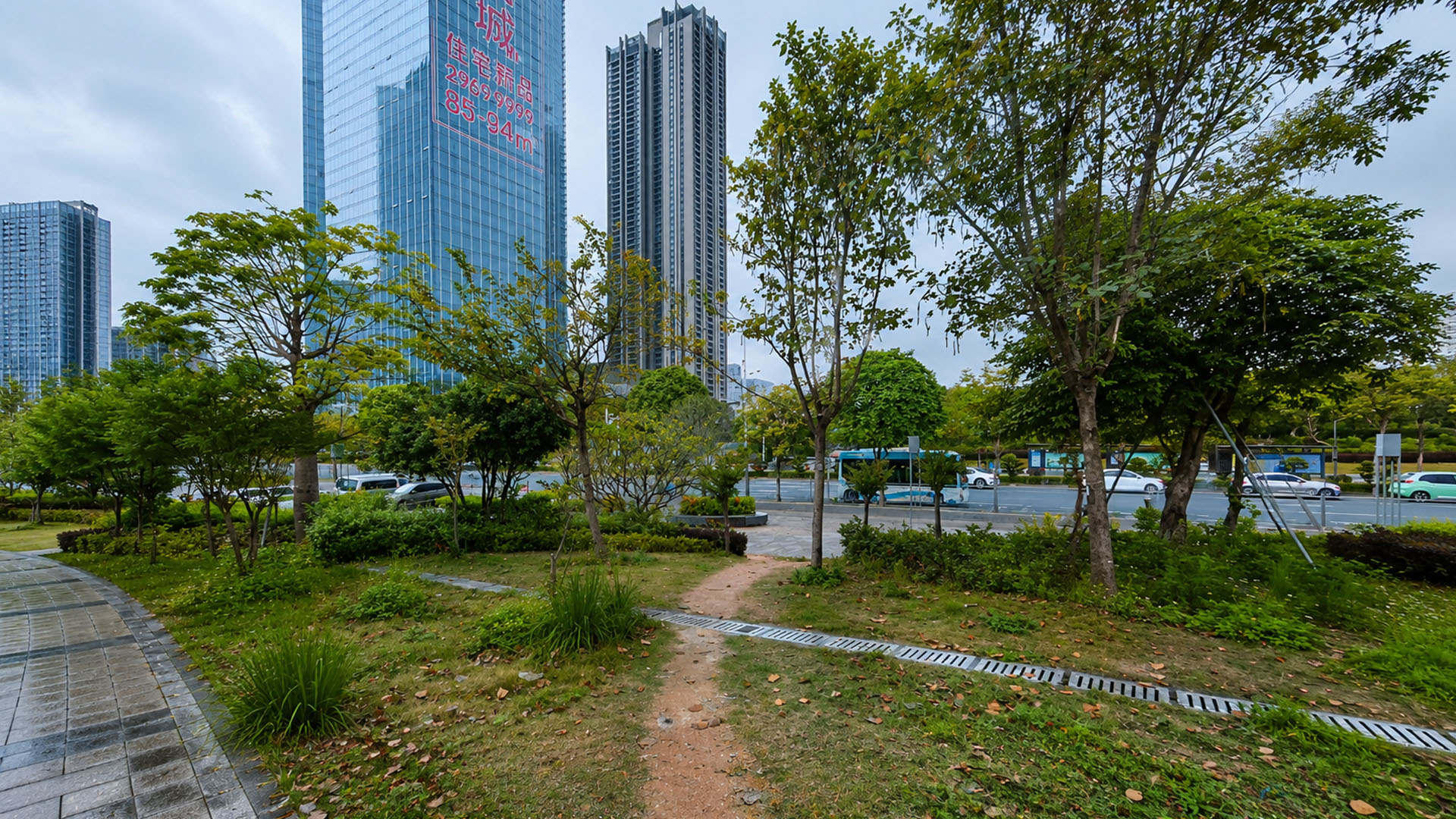 This rainy Chinese corner hides a surprisingly fresh city view