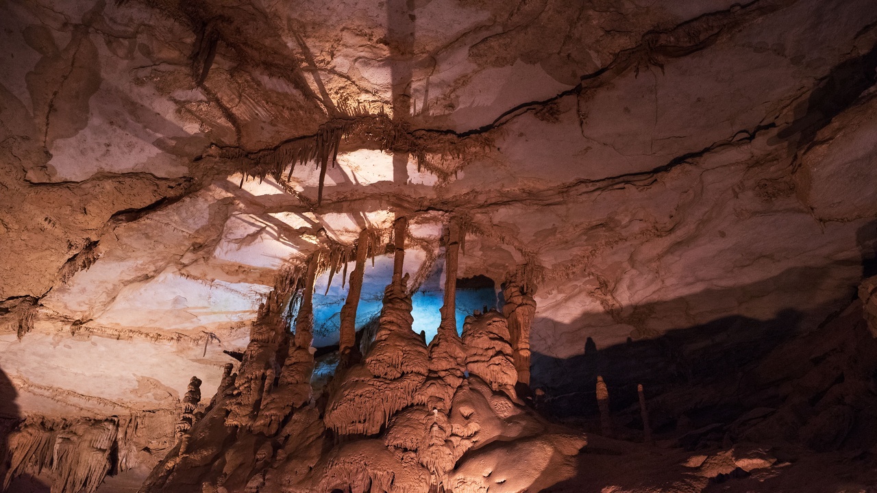 Northeast Alabama is hiding a cave entrance 126 feet wide and packed ...