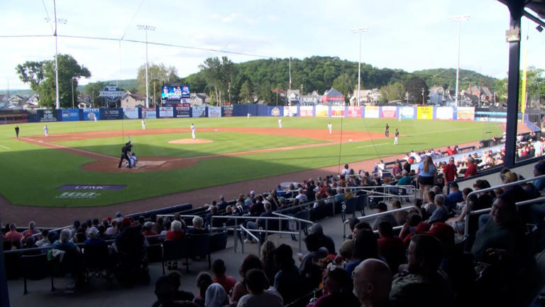 Crosscutters make it seven straight with 8-1 win