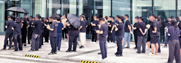 Operating profit bonuses risk industry collapse, experts warn
