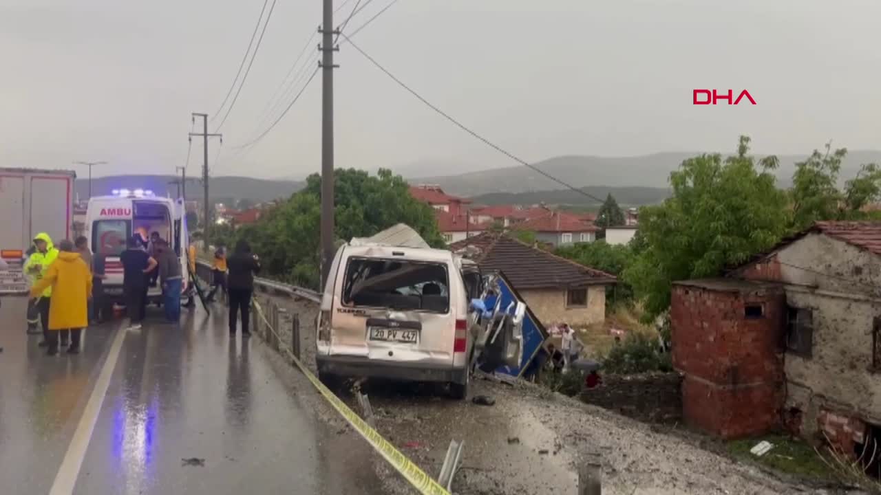 Kula'da zincirleme kaza: 2 ölü, 4 yaralı