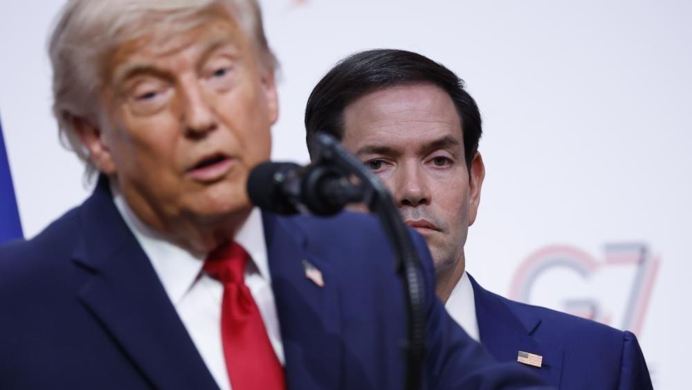 In Trump's shadow, Vance becomes face of Iran deal