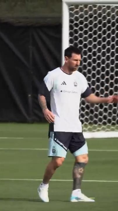 Vertical soccer WC26 Messi training