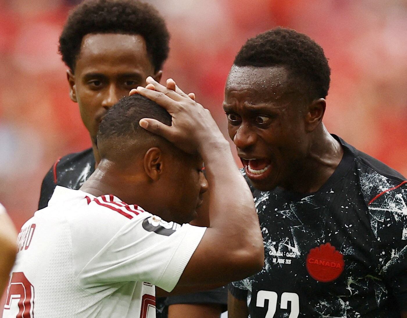 Canada crushes Qatar 6-0 amid two red cards