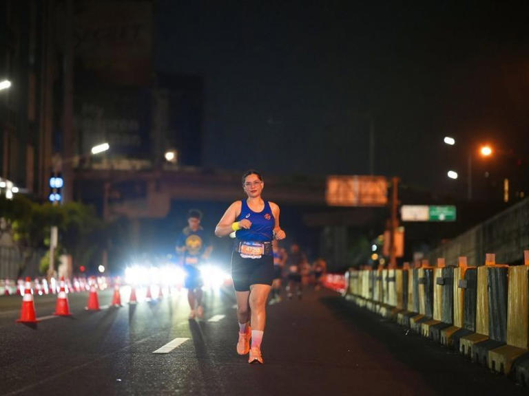 'Foot soldiers' storm EDSA in historic Manila Marathon