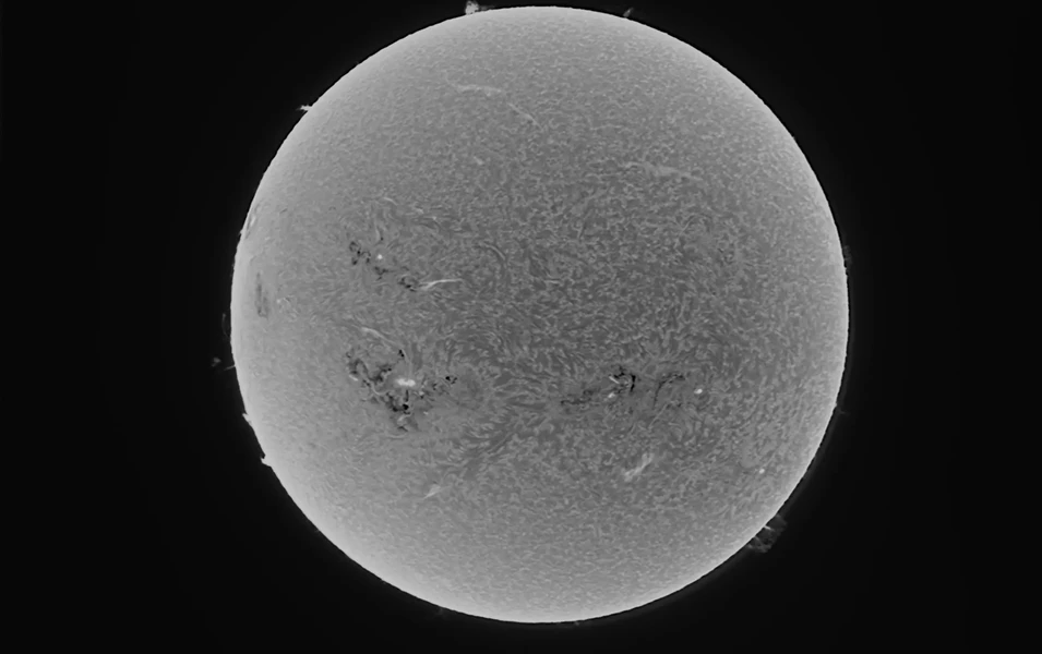Departed sunspot AR4464 keeps flaring as AR4470 rises