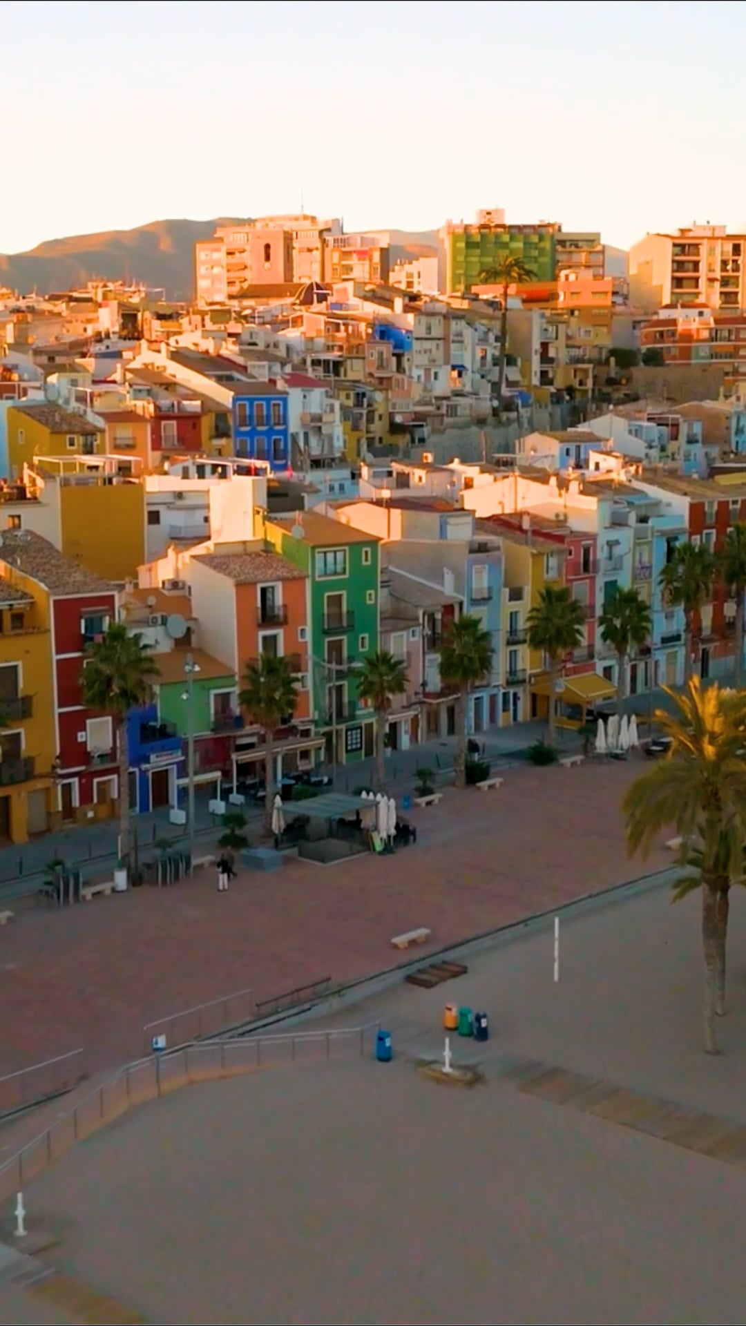 Villajoyosa'nın drone görüntüleri: İspanya'nın Costa Blanca ...