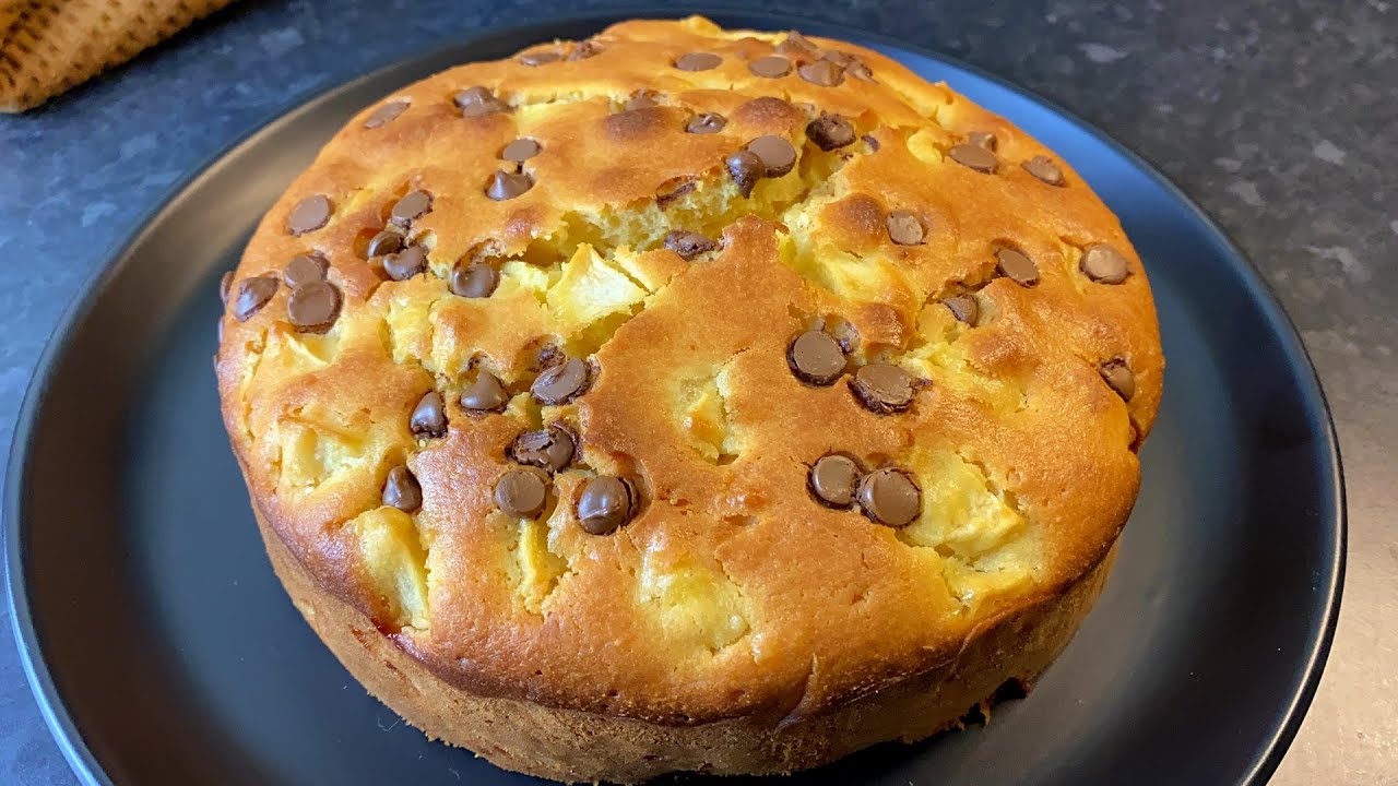 Simple apple cake recipe with fresh apples