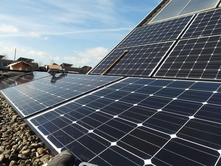 China rompe otro récord solar: un panel de 907 W alcanza una eficiencia ...