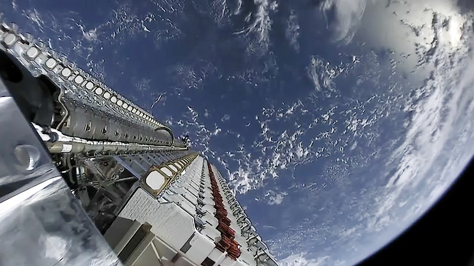 Tracking the Starlink satellite train in 2025