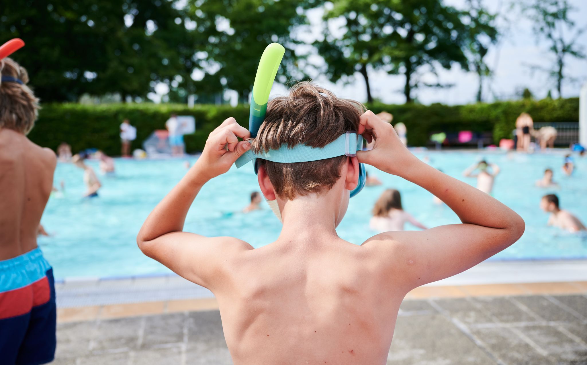 Beim Baden Wasser geschluckt: Wann muss mein Kind zum Arzt?