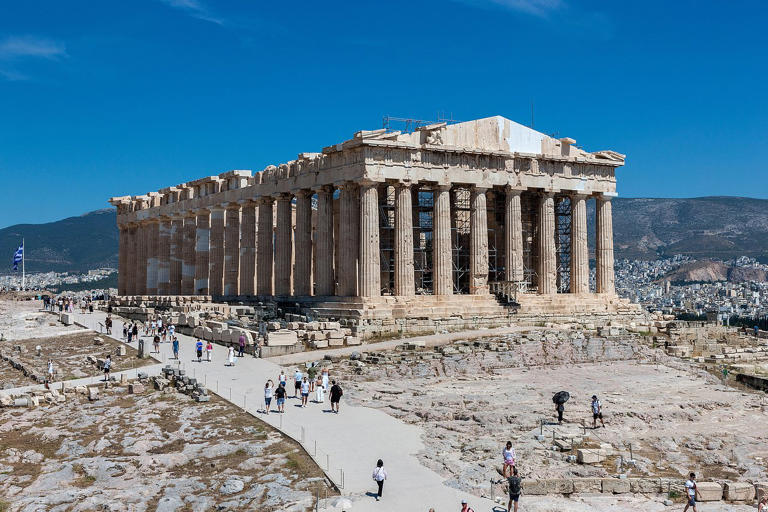 Fachada do Partenon em Atenas restaurada "na sua forma mais completa ...