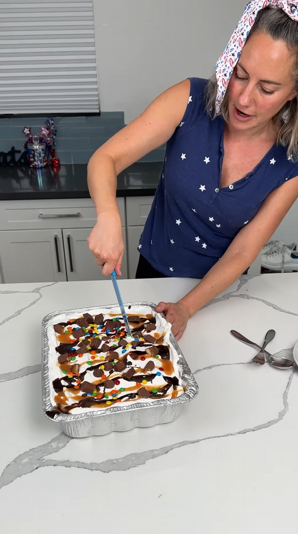 Best no bake summer dessert candy ice box cake you'll love