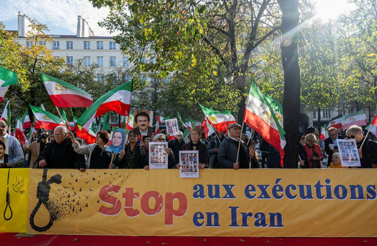 Police order last-minute ban of Iranian opposition rally in Paris, no ...