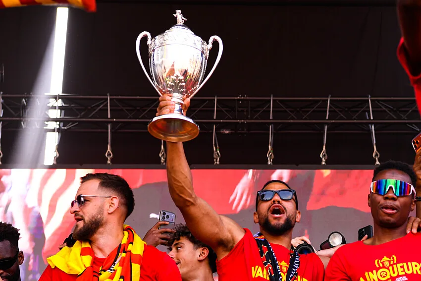 La Coupe de France du RC Lens exposée à Lille
