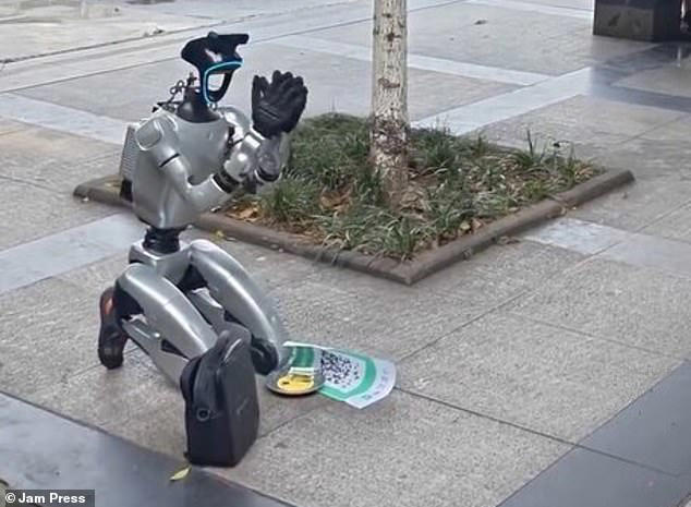 Humanoid robot is spotted begging on a street in China - claiming it ...