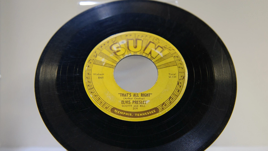 4 historic vinyl records with extraordinary value