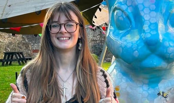 Beloved singer dies aged 25 just days after cancer diagnosis