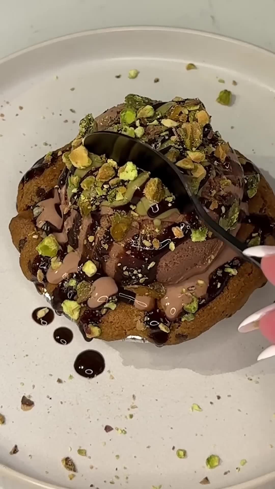 Pistachio-filled skillet cookie borrows from the trendy chocolate bar