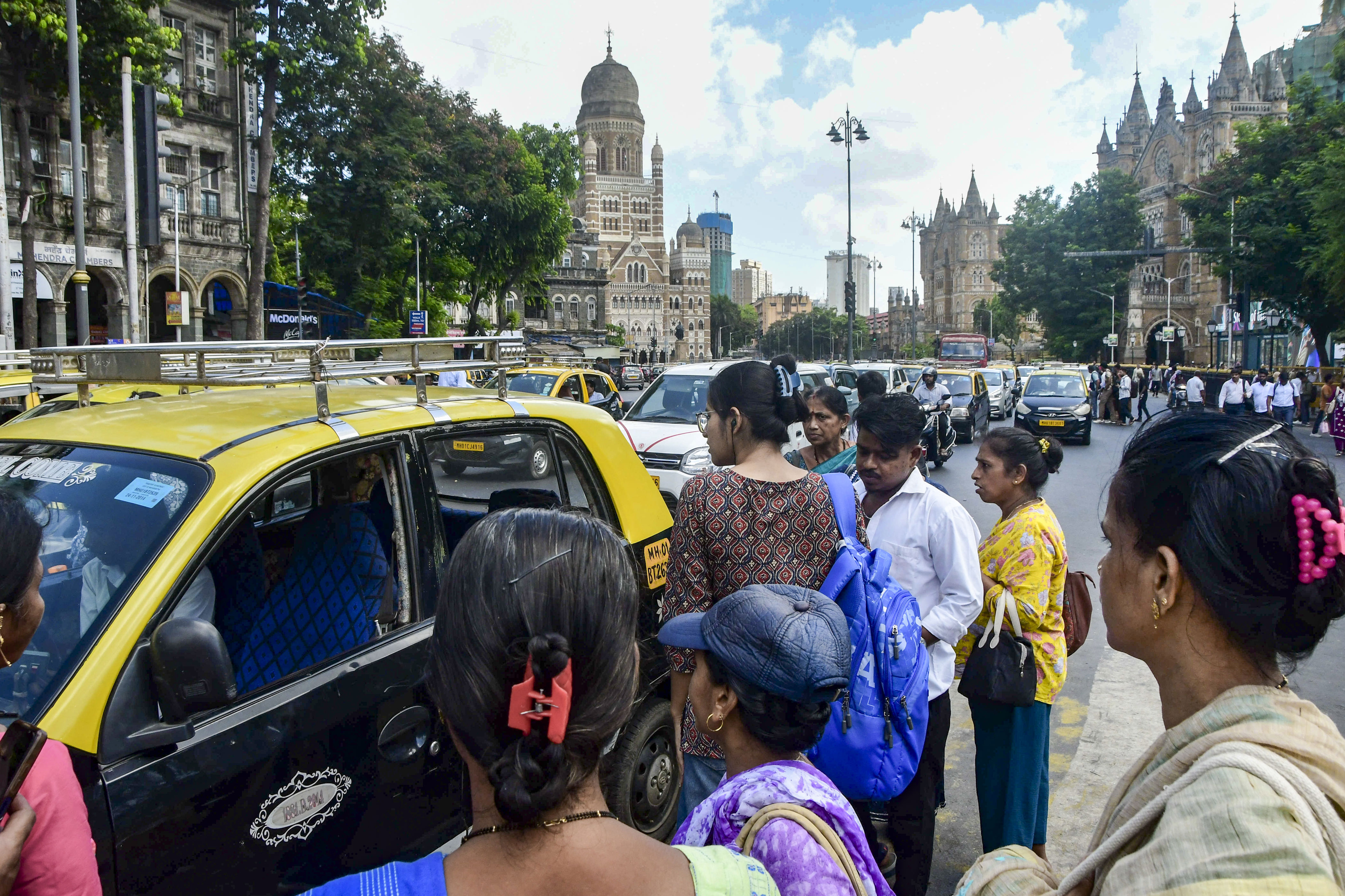 BEST employees’ strike cripples services; only 32 buses on Mumbai roads ...