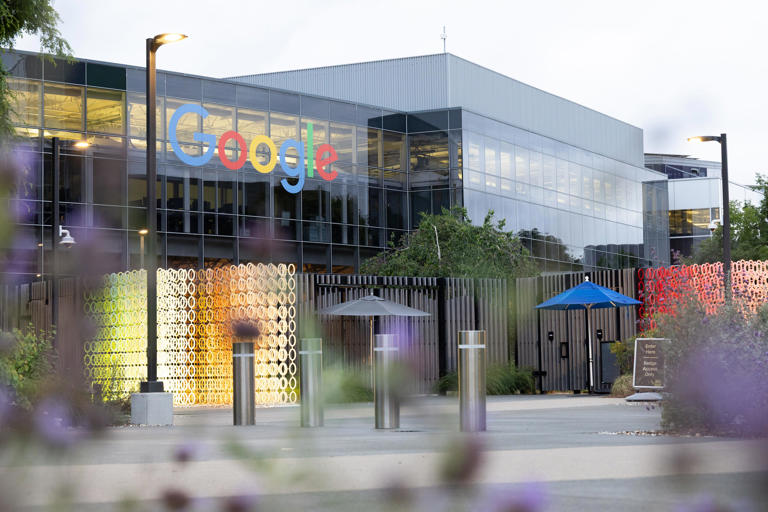 6 Googlers who started as interns share their advice on securing a full ...