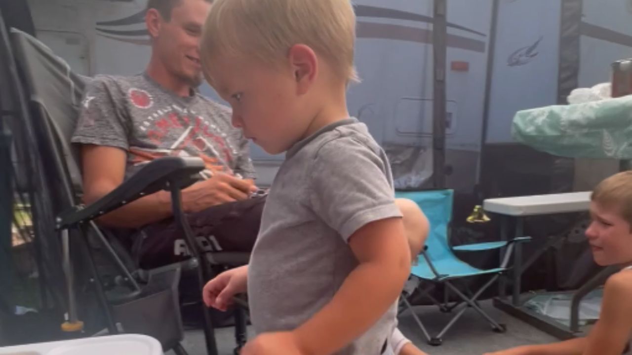 Heartwarming moment: Young boy comforts his big brother in tears