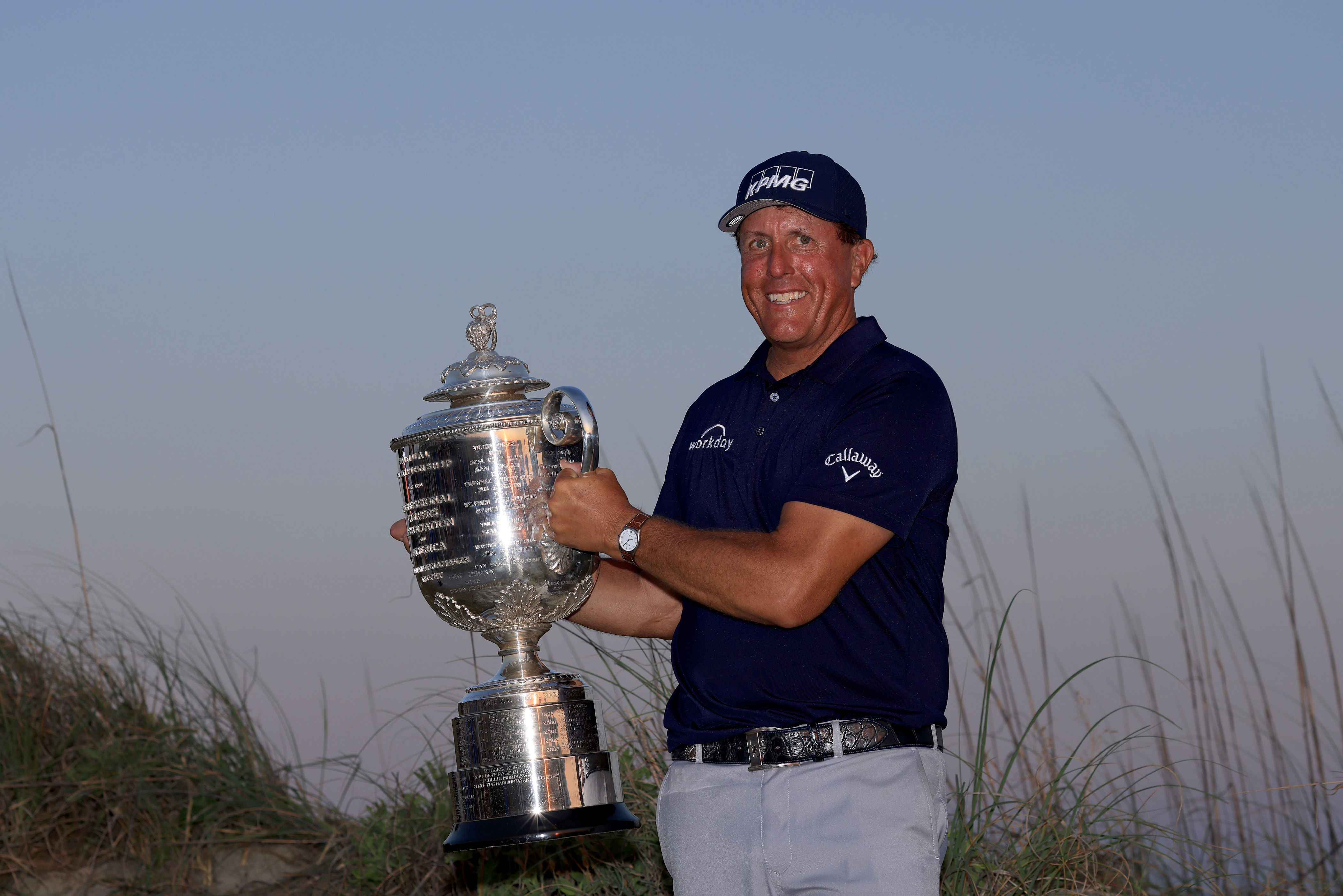 Bombshell report links Phil Mickelson to country club investigation