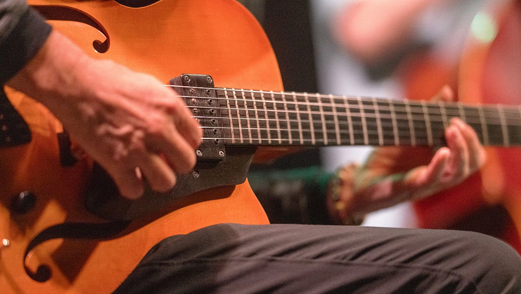 Chords in standard tuning that evoke open tunings