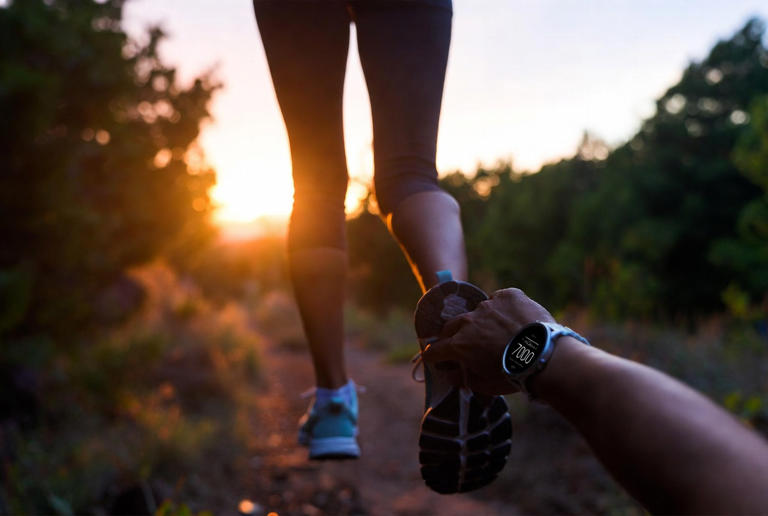 Perché camminare 10.000 passi non basta più secondo gli esperti