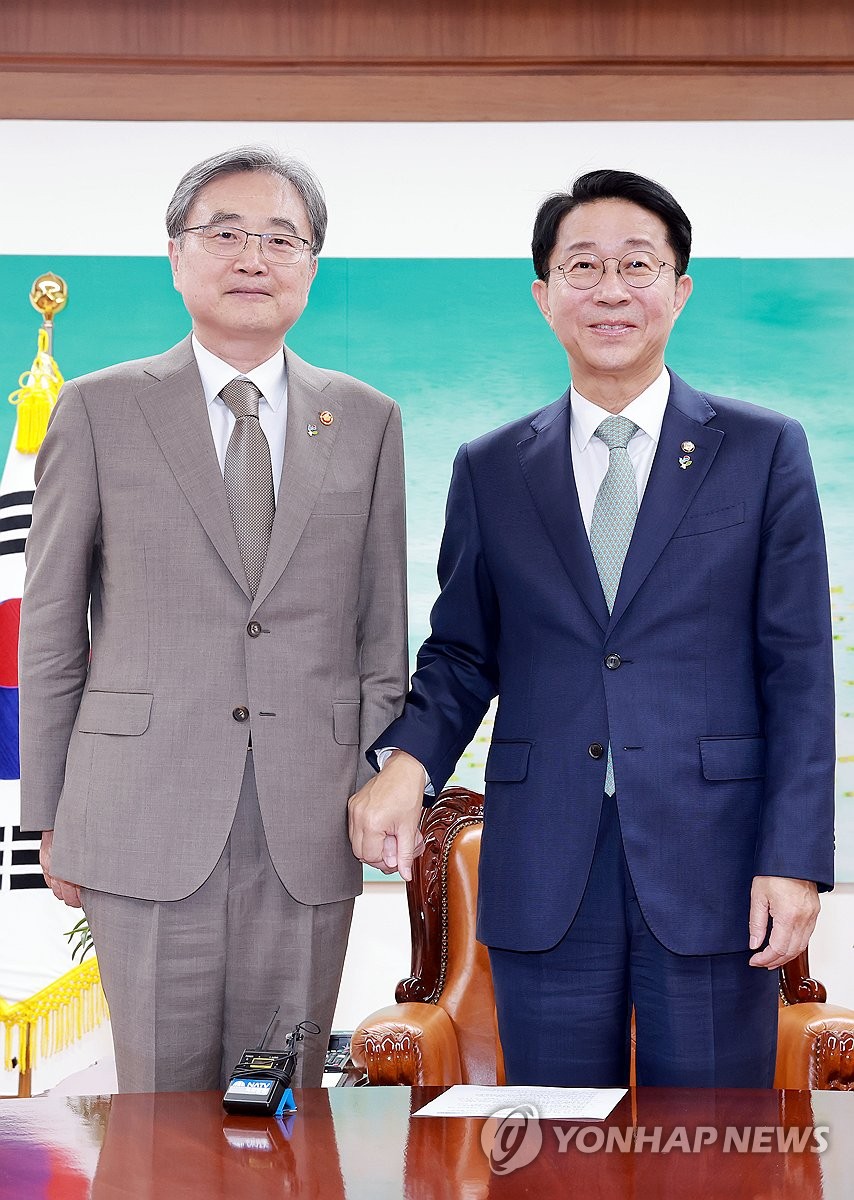 Parliamentary leader meets foreign minister