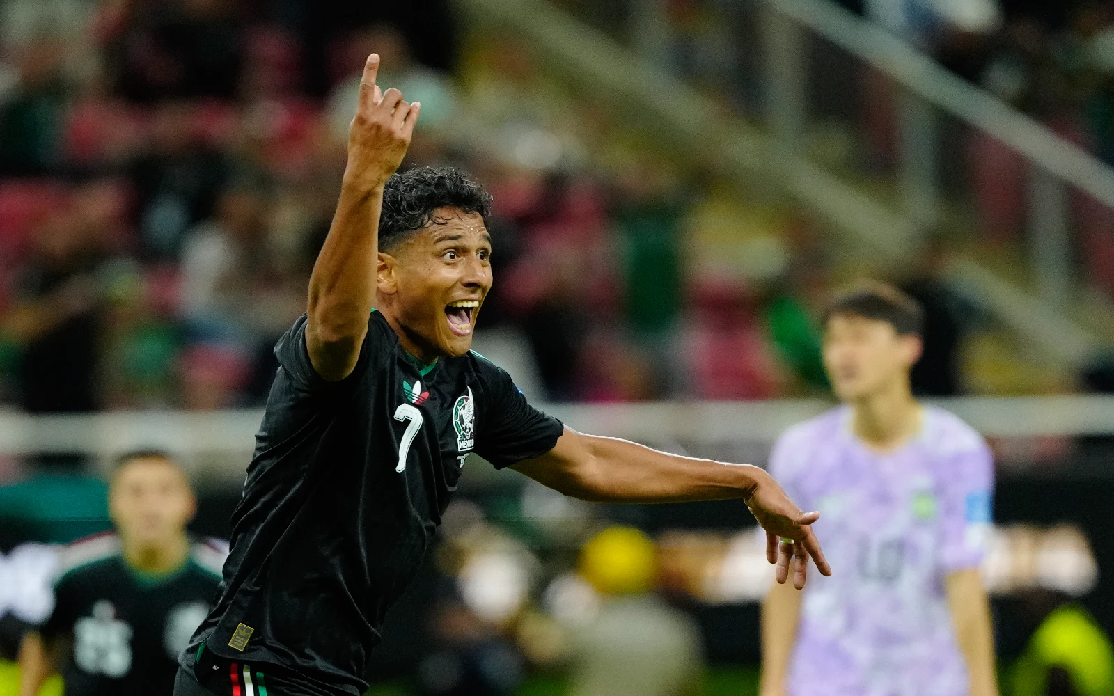 Romo’s goal sends Mexico through but blunt attack leaves questions