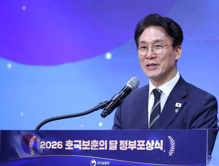 PM Kim attends awarding ceremony for patriots, their families