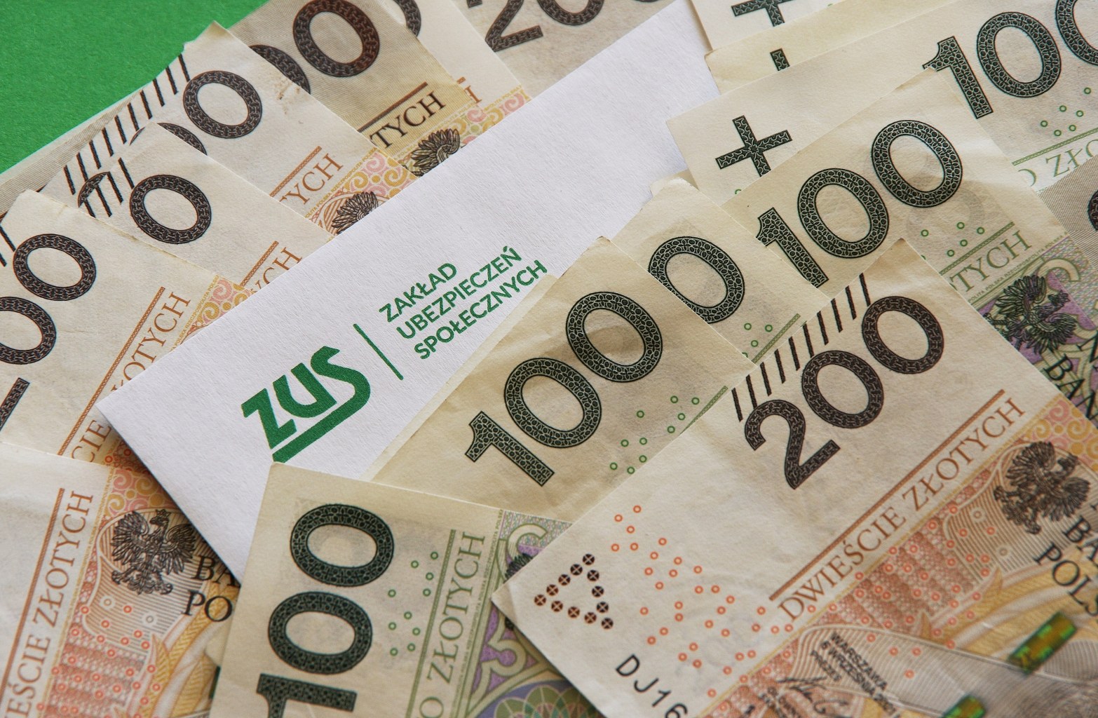 ZUS zmienia termin wypłaty emerytur. Niektórzy dostaną pieniądze wcześniej