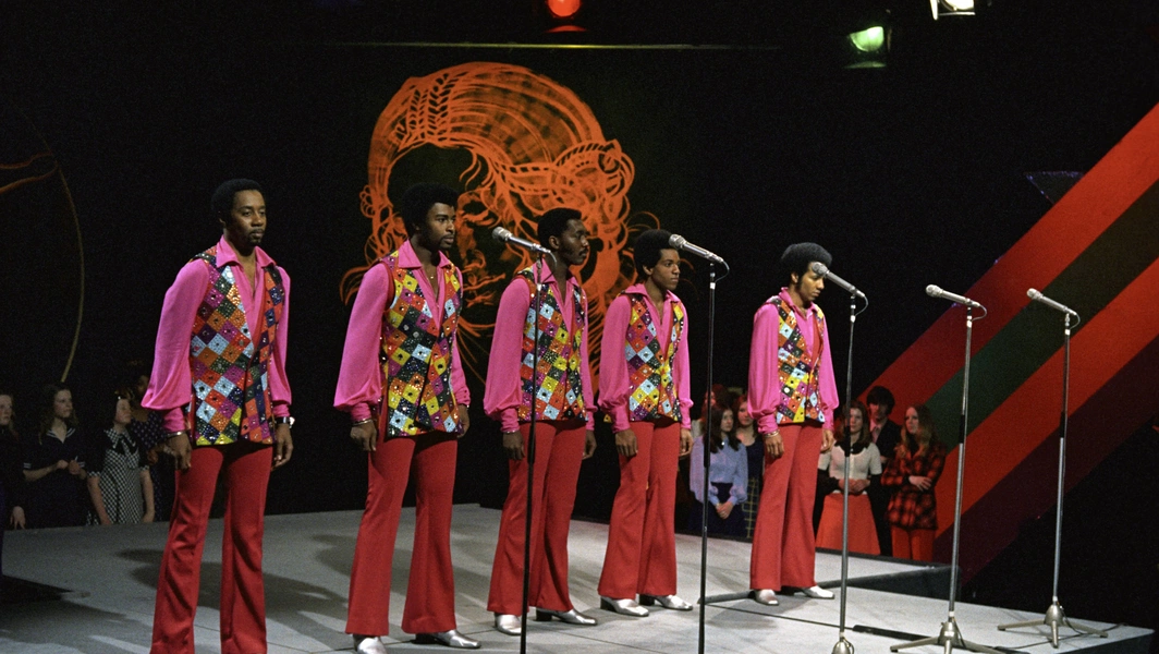 16 chart-topping hits from 1972
