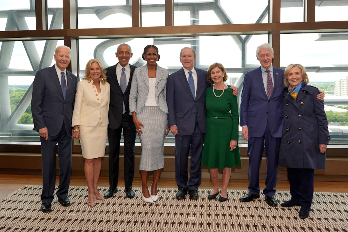 Merkel wird mit Standing Ovations bei Eröffnung von Obama-Museum ...