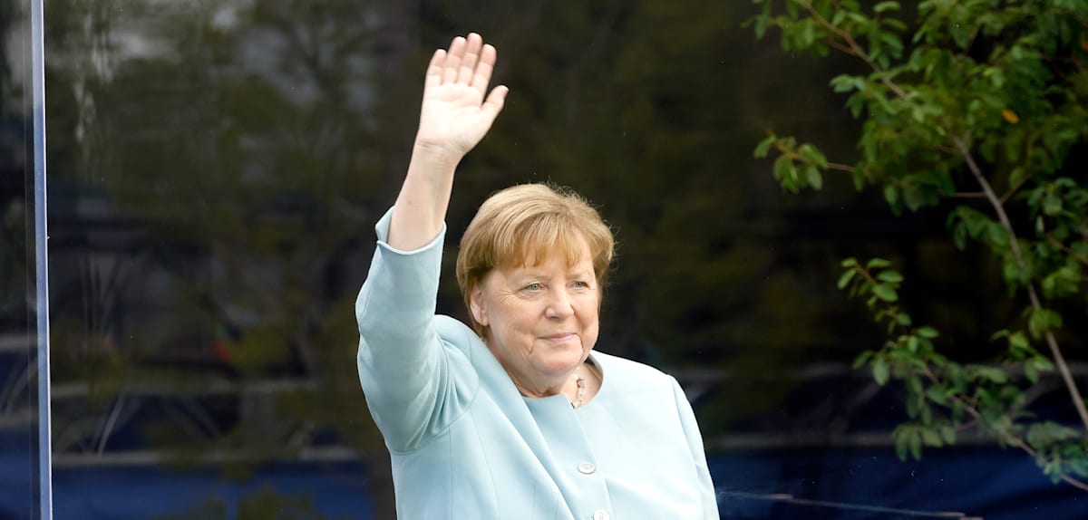 Merkel wird mit Standing Ovations bei Eröffnung von Obama-Museum ...