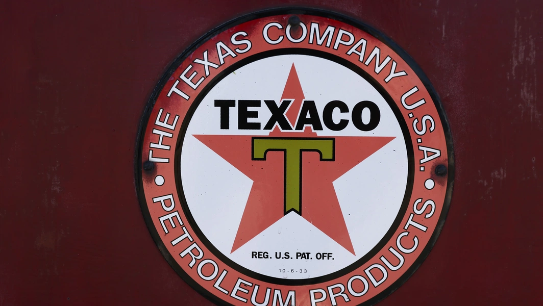 7 most valuable vintage advertising signs