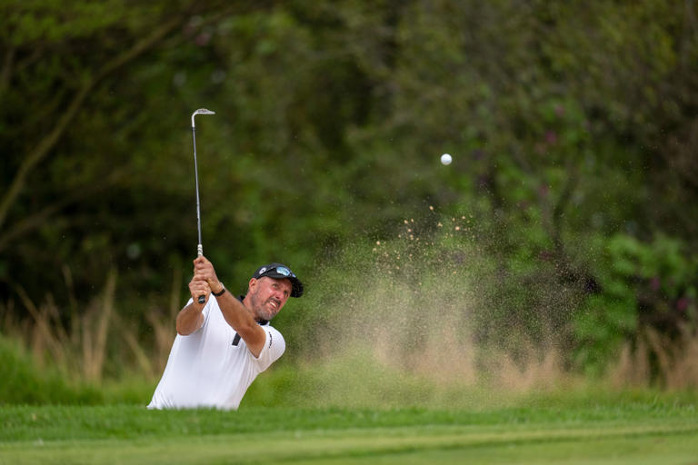 Bombshell report links Phil Mickelson to country club investigation