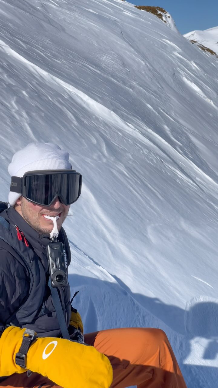 Explorando la montaña con snowboarding y splitboarding