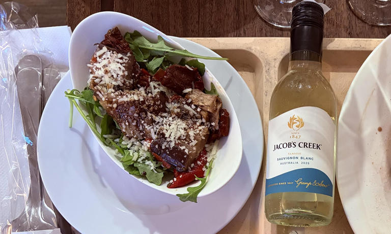 Aussies stunned over mum's unexpected three-course meal in hospital ...