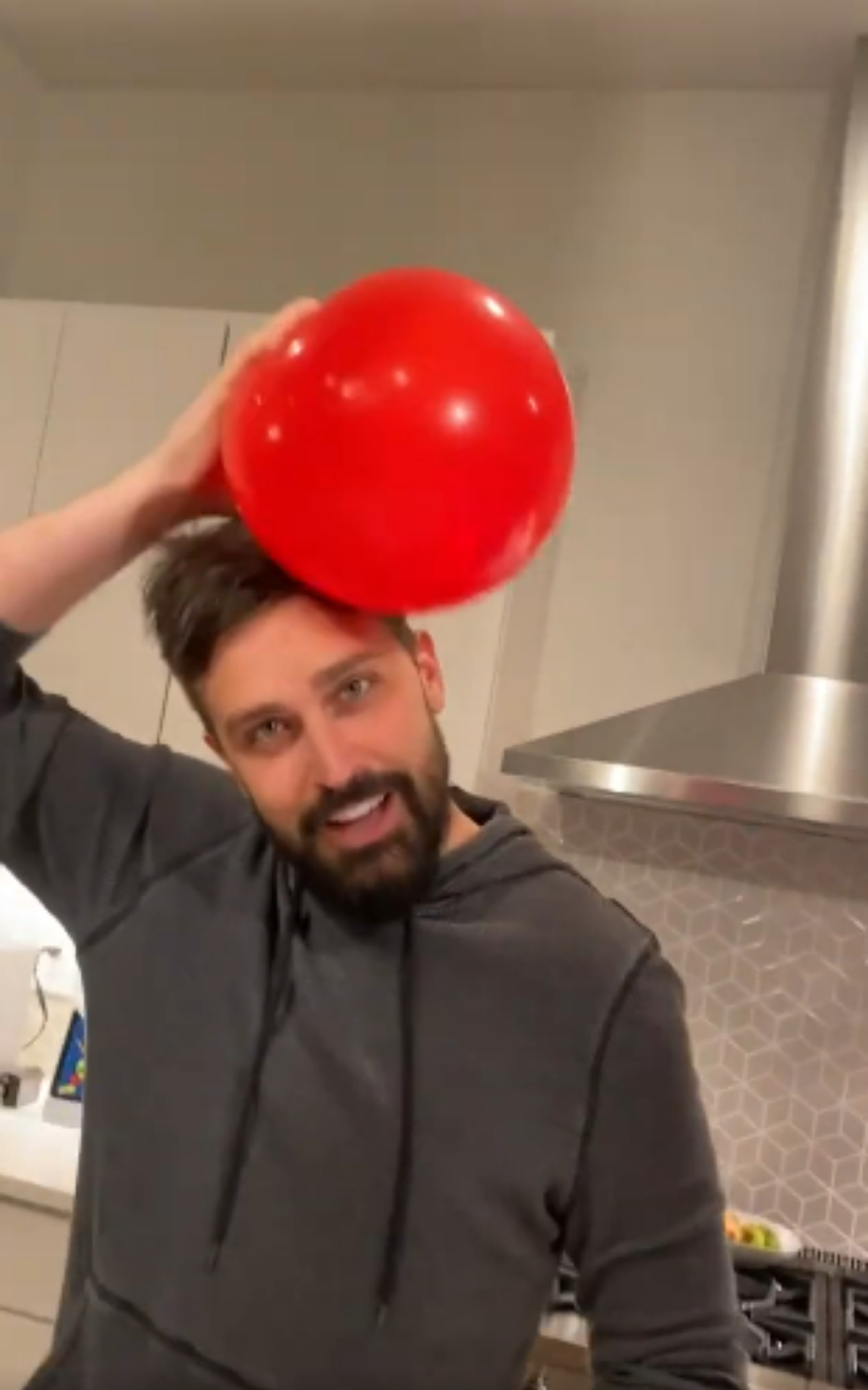 How to bend water with static electricity: Simple science experiment at ...