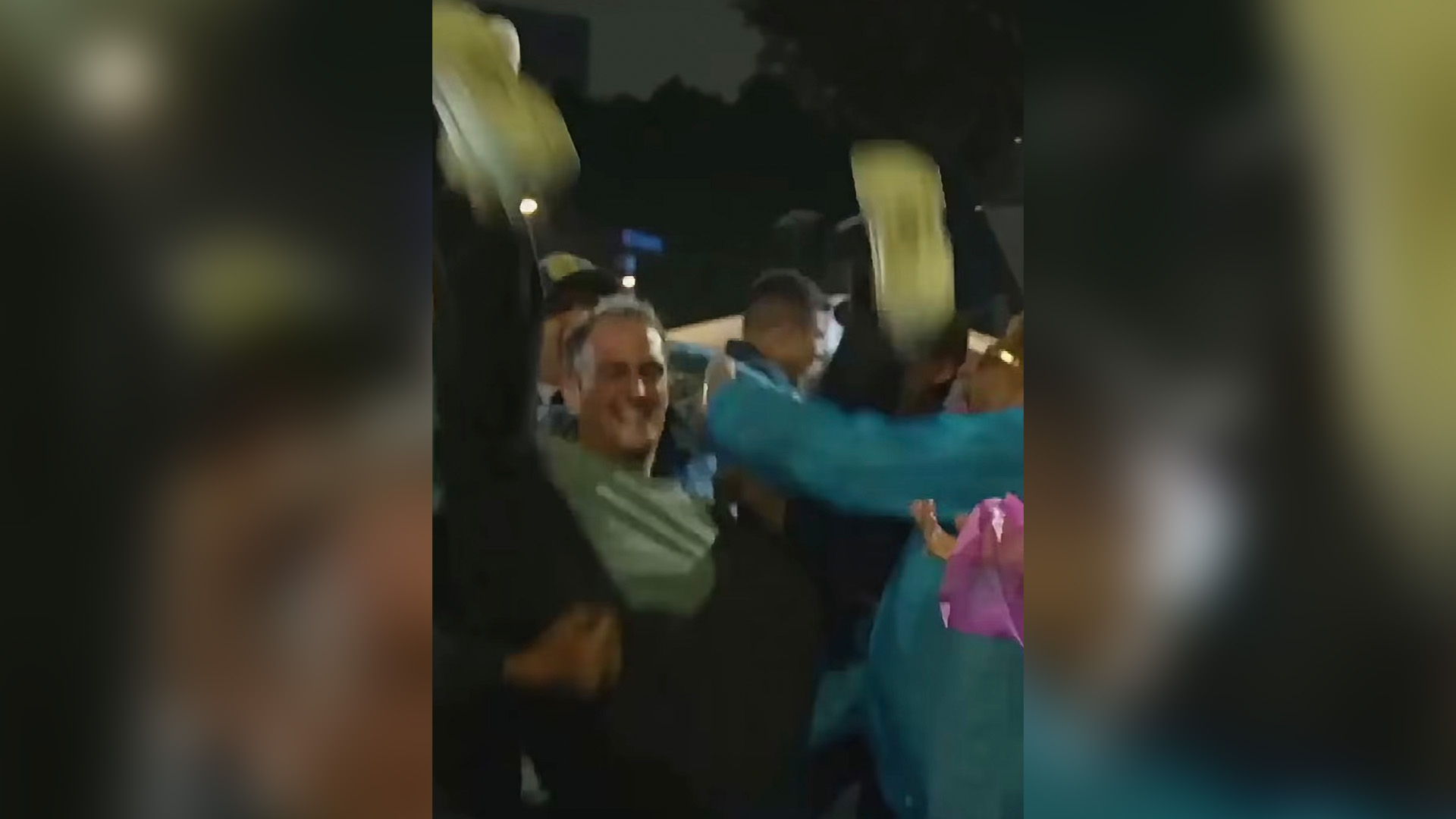 Buitenspel: fans op WK zijn door het dolle heen en jonassen NOS ...